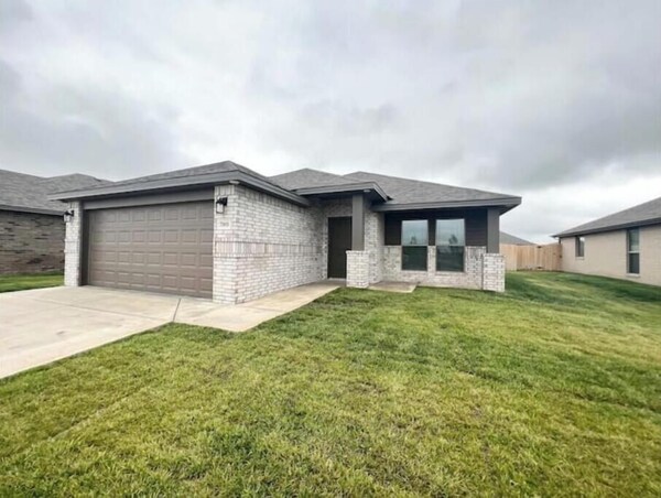 [7905] New Modern, 3 Brd, 2 Ba, 2 Car Garage Home. - Amarillo, TX