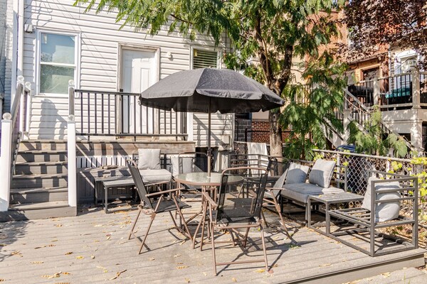 4br/4ba Beautiful And Large House In Dc! 1 Mile From Capitol Hill! - Washington, D.C.