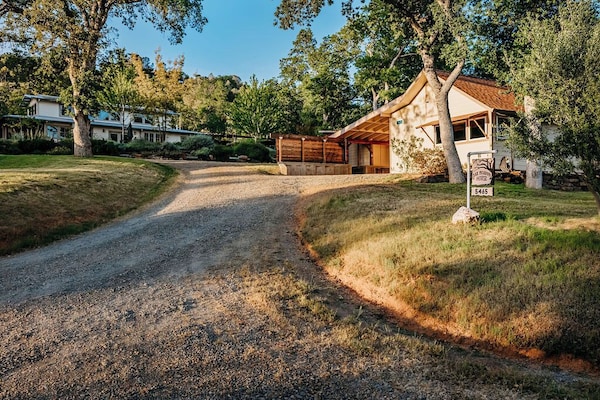 The Oak Meadows Guest House - Mariposa, CA