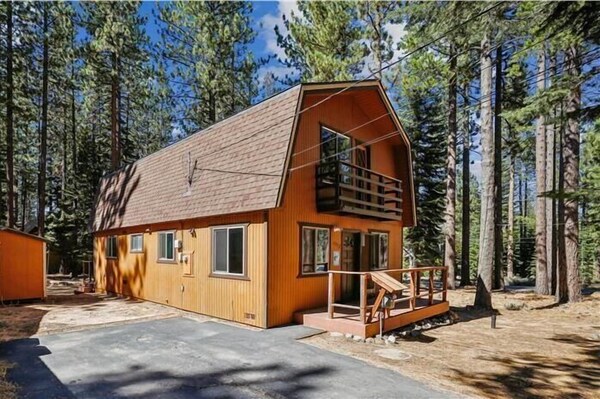 Chibcha Mountain Retreat: Spacious Cabin For 8, Close To Lake Tahoe & Skiing - Lake Tahoe
