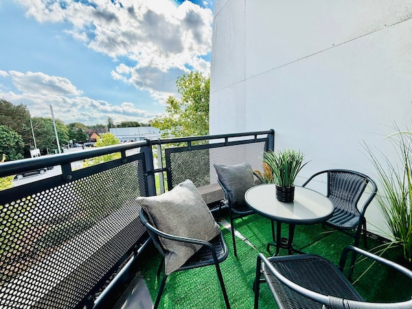 Large 2 Br Flat High Spec Free Parking - Perfect For Contractors - Farnham