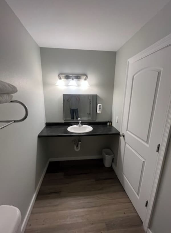 Cozy 1-bedroom Motel With Ac, Wifi In Fishing Town Of Golden Meadow - Grand Isle, LA