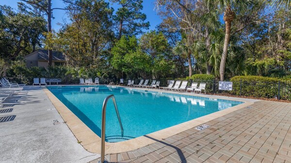Renovated Family Villa | Private Deck W/ Lagoon Views, Bbq, Bikes - Bluffton, SC