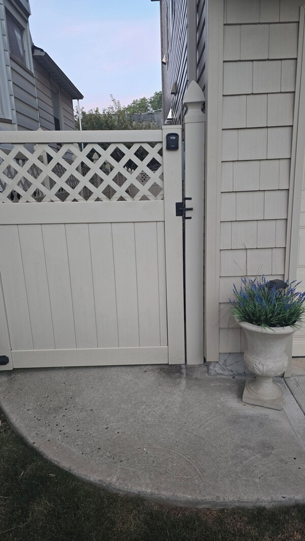 Snug Apartment \N10minutes To Staten Island Ferry \Nclose To Siuh And Rumc. - Bayonne, NJ