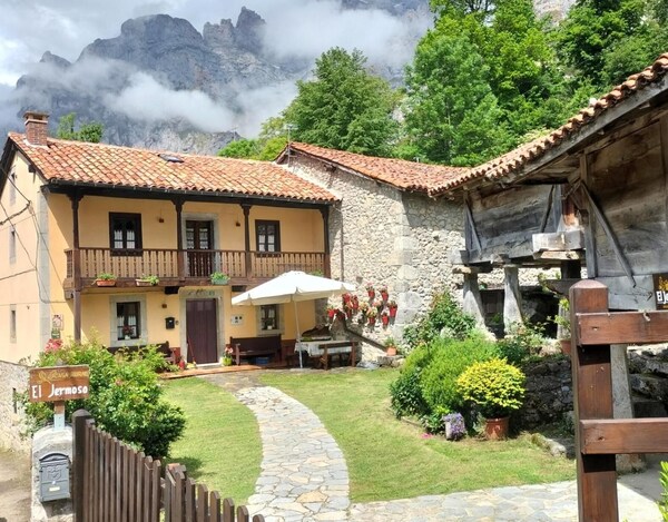 Casa Rural 'El Jermoso' Con Vistas A La Montaña, Terraza Privada Y Wi-fi - Posada de Valdeón