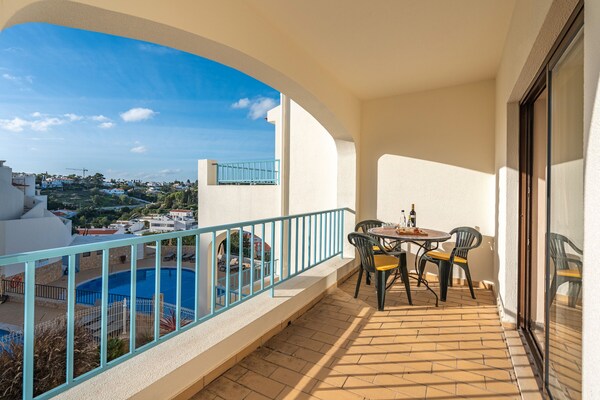 Apartment 'Norahs House' With Shared Pool, Wi-fi And Air Conditioning - Carvoeiro
