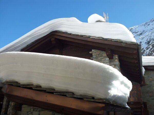 Appartement 'Maison De Vittor - Cogne' Avec Vue Sur La Montagne, Terrasse Privée Et Wi-fi - Cogne