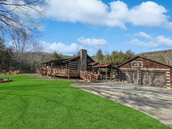 Tall Maple Lodge With Views - Merlefest