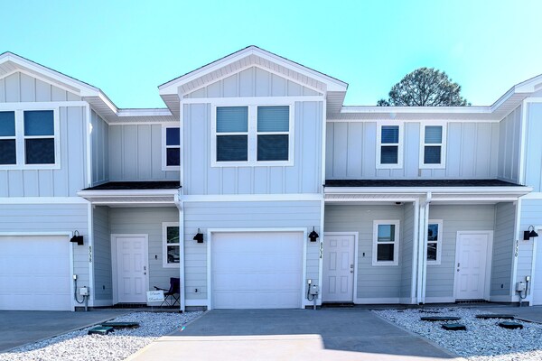Charming Brand New 3-bedroom Dream Townhouse! - University of West Florida, Pensacola