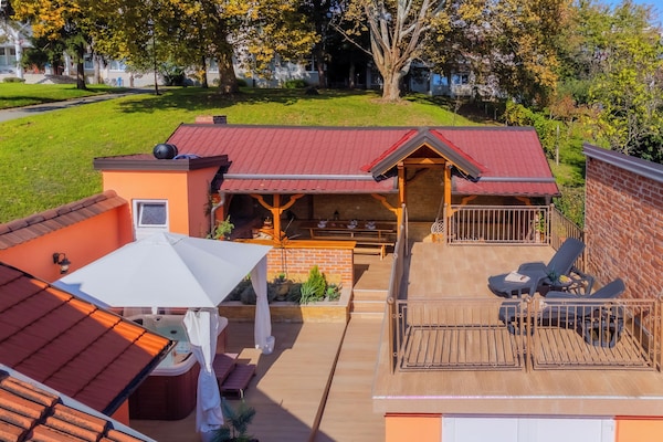 Countess House With Jacuzzi And Sauna, Daruvar, Croatia - Daruvár