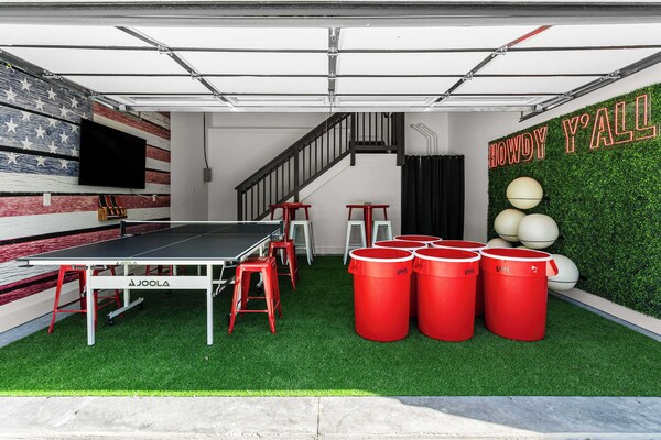 Rooftop + Hot Tub + Game Room - Nashville, TN