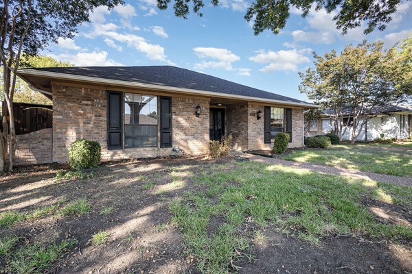 Charming 3br Home With Pool, Hot Tub And King Bed In Allen - Allen, TX
