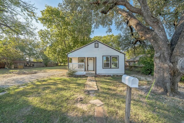 Walk To A-train, Mins To Twu & Unt  2br In Denton - Denton, TX