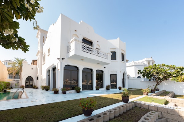 Exclusive 5br Palm Villa W/ Private Pool And Beach - Dubai Marina