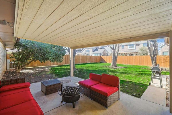 Spacious 4-br Home Near Allen Outlets & Dining - Allen, TX