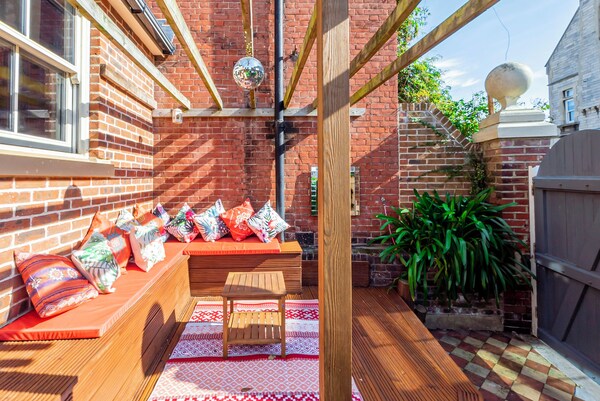 A Beautiful Four Bedroom House With Garden And Cinema Room! - Isle of Wight