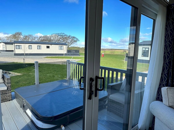 Lodge No 20 | Hot Tub | Stewart's Resort Cameron - Saint Andrews