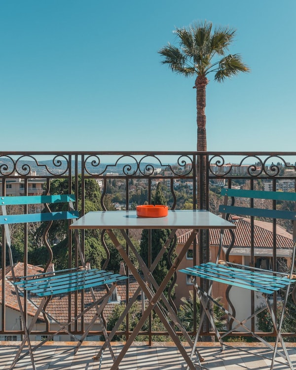Crossing Apartment, Near Grasse Center, Rooms On Courtyard, Extra View - Grasse