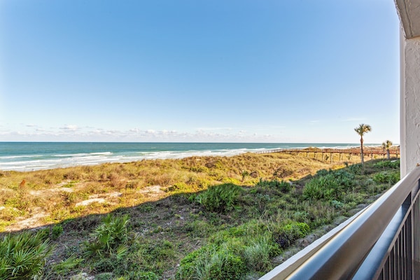 Beacher's Oceanfront Balcony Plus With Onsite Front Desk And Staff - Crescent Beach, FL