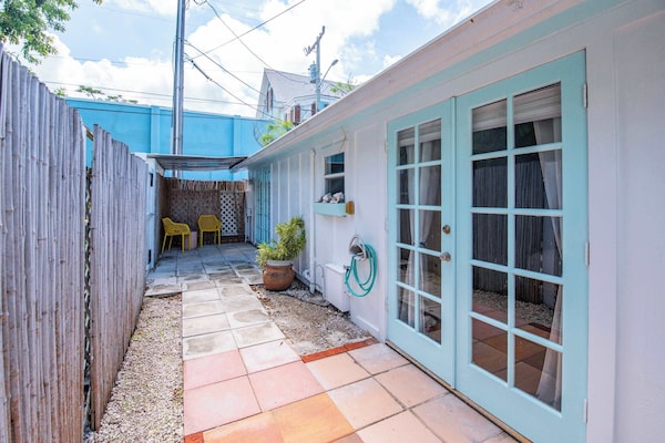 Shared Pool & Parking - The Cottage At James House - Key West, FL