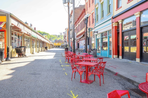 Findlay Market Suite 3  For 2! - Cincinnati