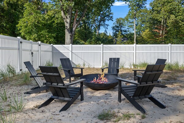 Juniper Presents: Fab Vacay Home With Pool, Walk To Lake Michigan Beach - Union Pier, MI