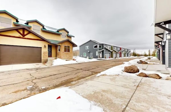Crooked River Townhome Brian Head 4 Bdrm 3 Bth - Brian Head, UT