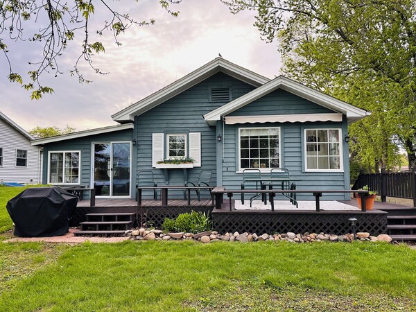 Lakefront Beach Bungalow -  Retreat & Relax - Kayaks, Fire Pit, Tree Swings! - Moose Lake State Park, Moose Lake