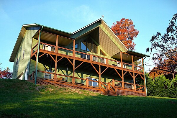 Mountain Views All Year! Charming 3-bed Cabin Just Minutes From Downtown - Murphy, NC