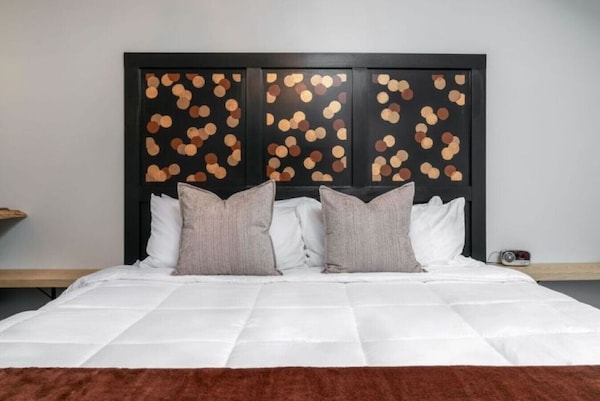 The Lincoln Boutique Motel- Upper Deluxe King #7 - Ellicottville, NY