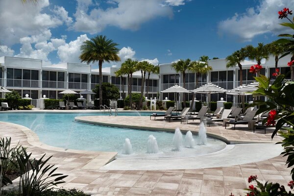 Free Shuttle To Parks: Family-flexible Room W/ Pool & Spa Access Near Disney - Orlando, FL