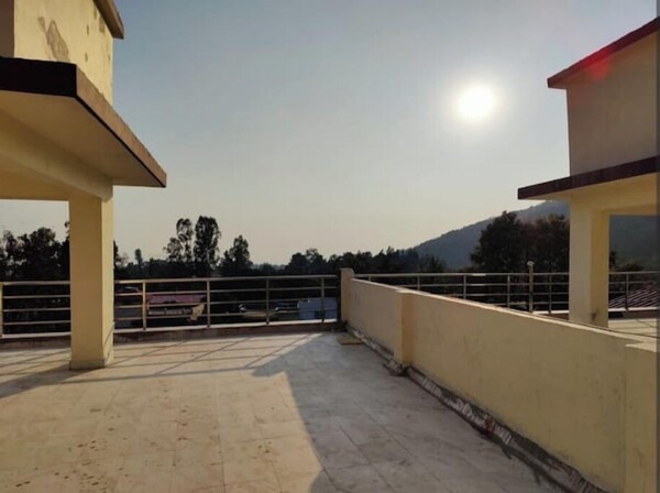 Castle Inn,2 Bhk Unit D,mussoorie Road,dehradun - Dehradun