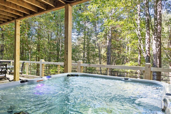 Creek-side, Modern With King Beds, Hot Tub, Game Room + Fire Pit! Close To Town! - Blue Ridge, GA