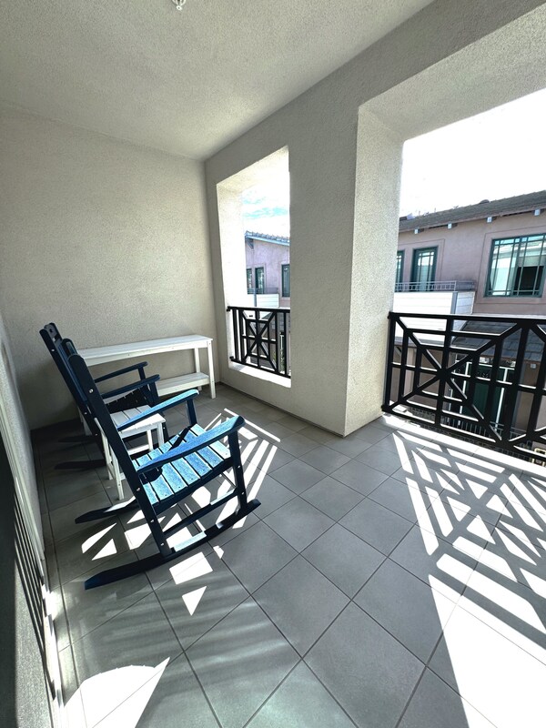 4br Beach Condo I Heat & Ac I Private Balconies I 2-car Garage - Carlsbad, CA