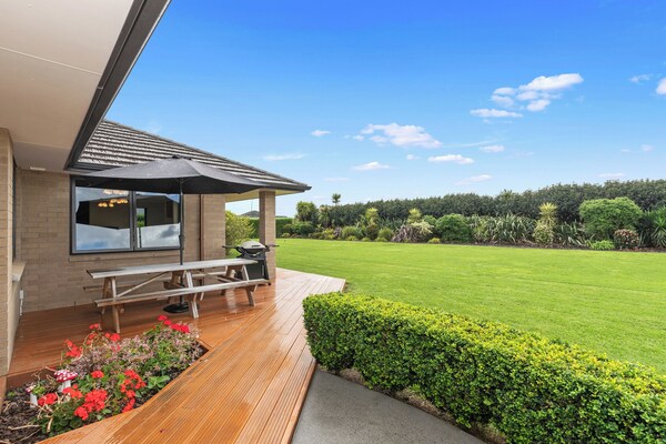 Magical Waipu - Central Family Holiday Home - Waipu