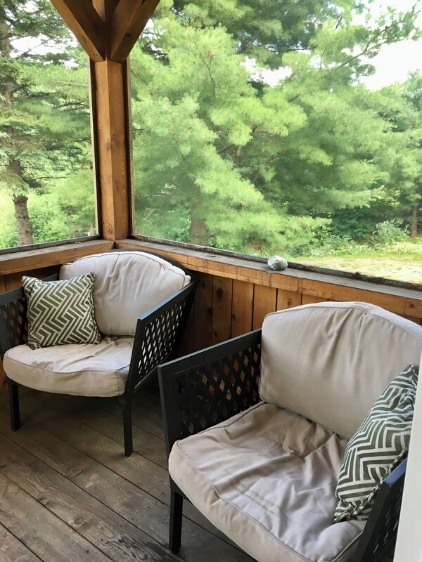 Secluded Tiny Cabin Screened Porch Sleeps 4 - Goshen Springs Getaway - New Brunswick