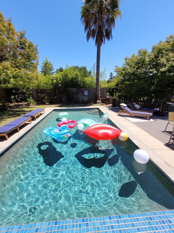 Sun Fun San Anselmo Pool Bungalow 4br Sleeps 8 - San Rafael