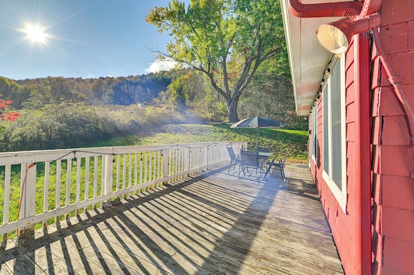 Pet-friendly Catskills Retreat: Fire Pit & Deck! - Roxbury, NY