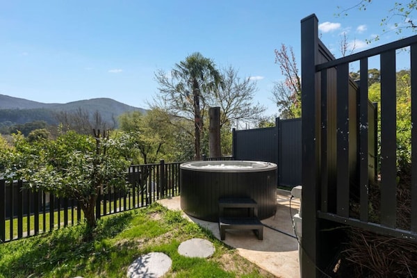 Station Penthouse With Private Spa - Warburton