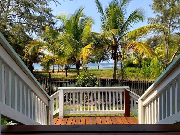 Calabash Reef House, 2 Bedrooms- Steps To The Ocean - Punta Blanca
