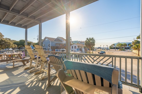 Beachwalk Villa 12! Easy Walk To Beach & Downtown Folly! Partial Ocean Views - Folly Beach, SC