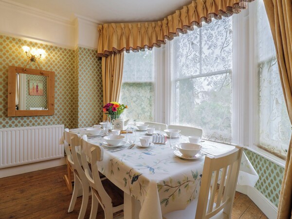 Rough Hill House, Pet Friendly, Country Holiday Cottage In Bicknacre - Chelmsford