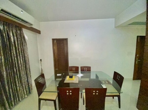 Charming 2-bedroom Apartment With Wifi, Ac In Gulshan 1. Niketon Dhaka. - Dhaka