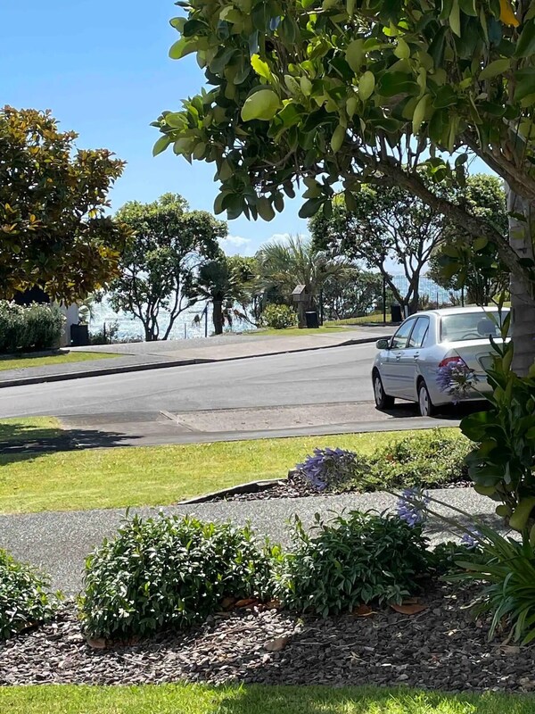 Quiet Restful Unit With Seaviews - New Zealand