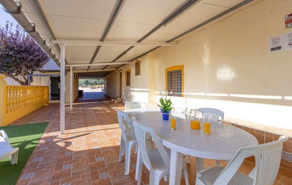 Stunning Home In Perin With Wifi - Cartagena