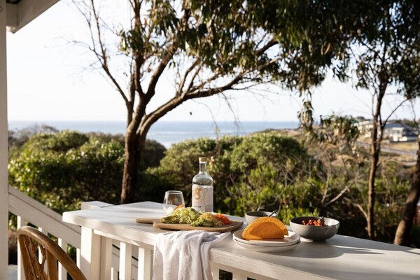 Sanbis Cabin~hidden Boutique Retreat, Sea Views - Adelaide