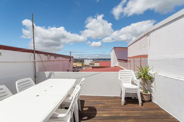 Beach Getaway In Cova Do Vapor - Portugal