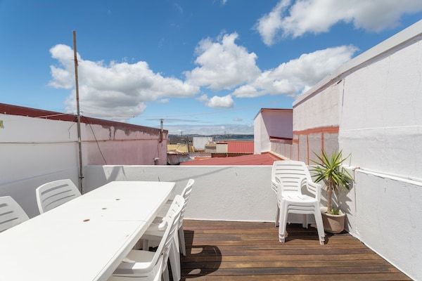 Beach Getaway In Cova Do Vapor - Portugal