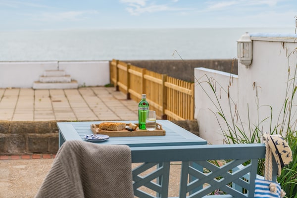 Sea Spray Cottage By Bloom Stays -  A Holiday Let That Sleeps 4 Guests  In 2 Bedrooms - Folkestone