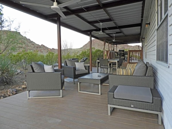 Rancho Mula Oso Plus Bunkhouse: Unparalleled Outdoor Space - Terlingua, TX